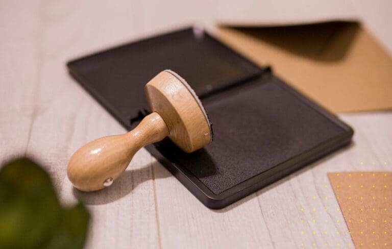 ¿Cómo ponerle tinta a un sello? Instrucciones paso a paso