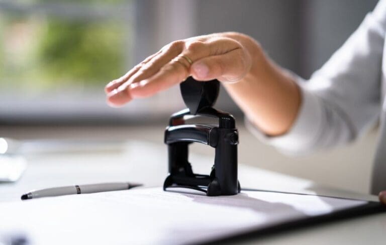 ¿Cómo ponerle tinta a un sello? Instrucciones paso a paso